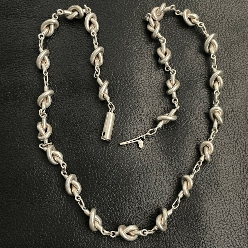 925 Sterling Silver Knot Pretzel Style Necklace Gem